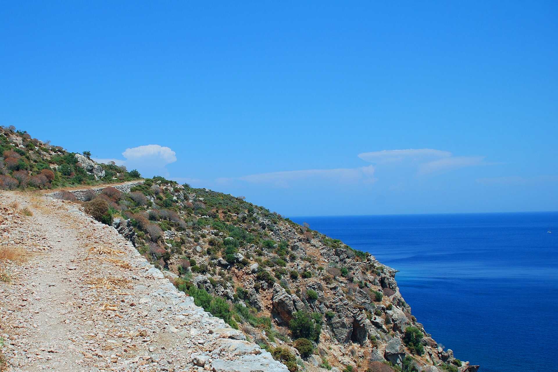 Resor till Tilos – boka charterresa till Tilos på Apollo.se